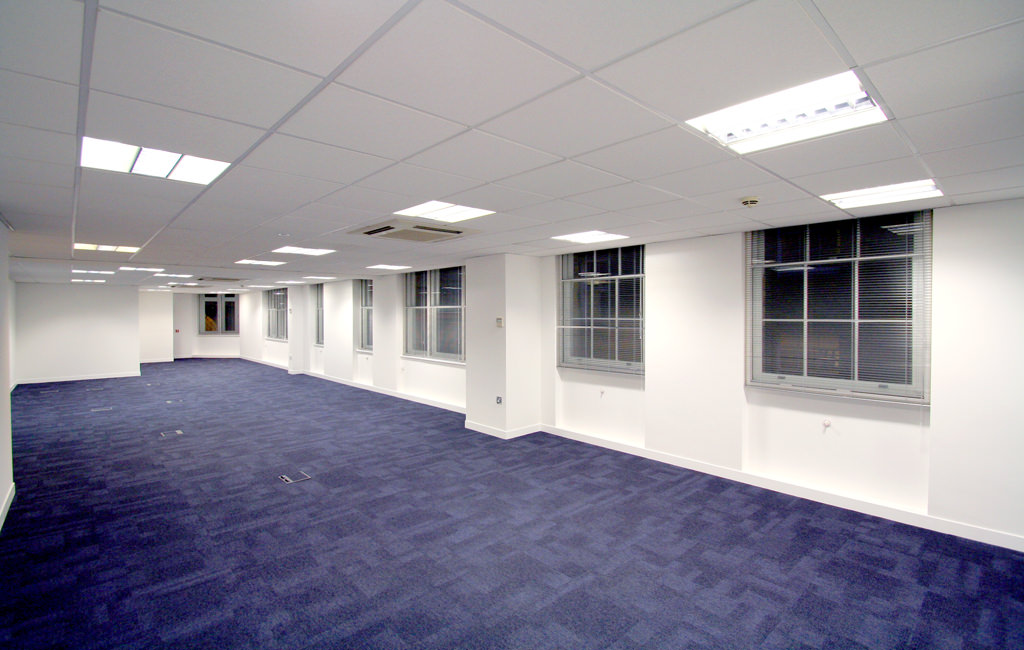 Office To Let in City, EC4M 9EH (00008878)