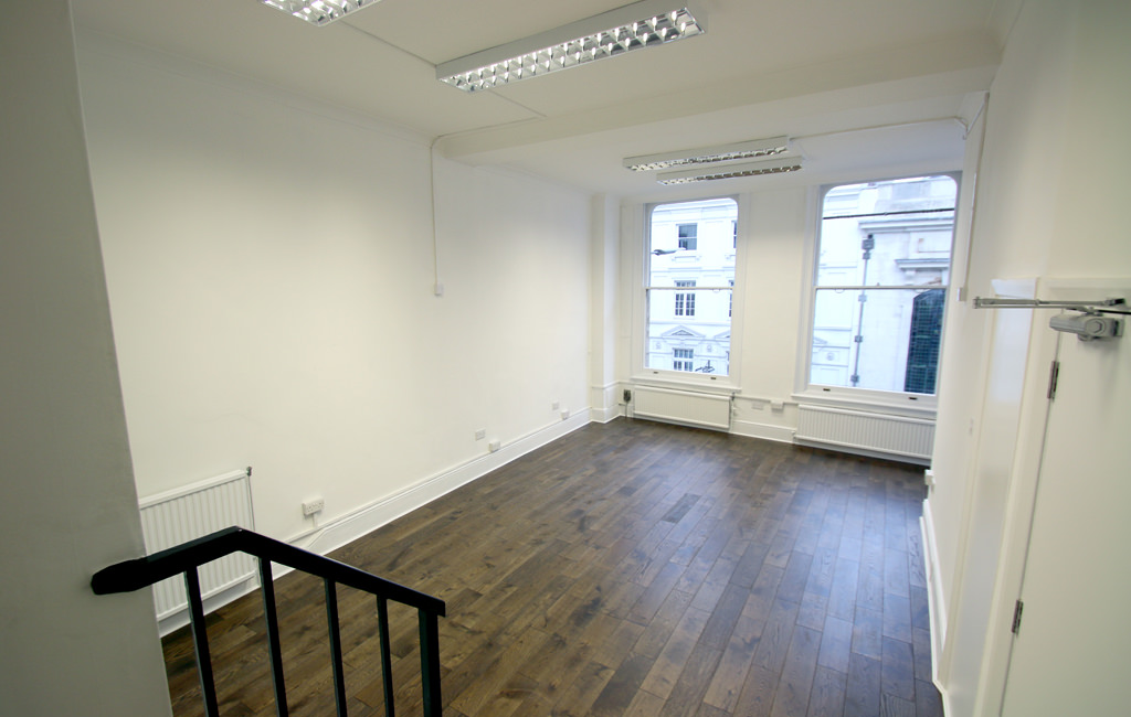 Office To Let in City, EC4M 7JN (00002207)