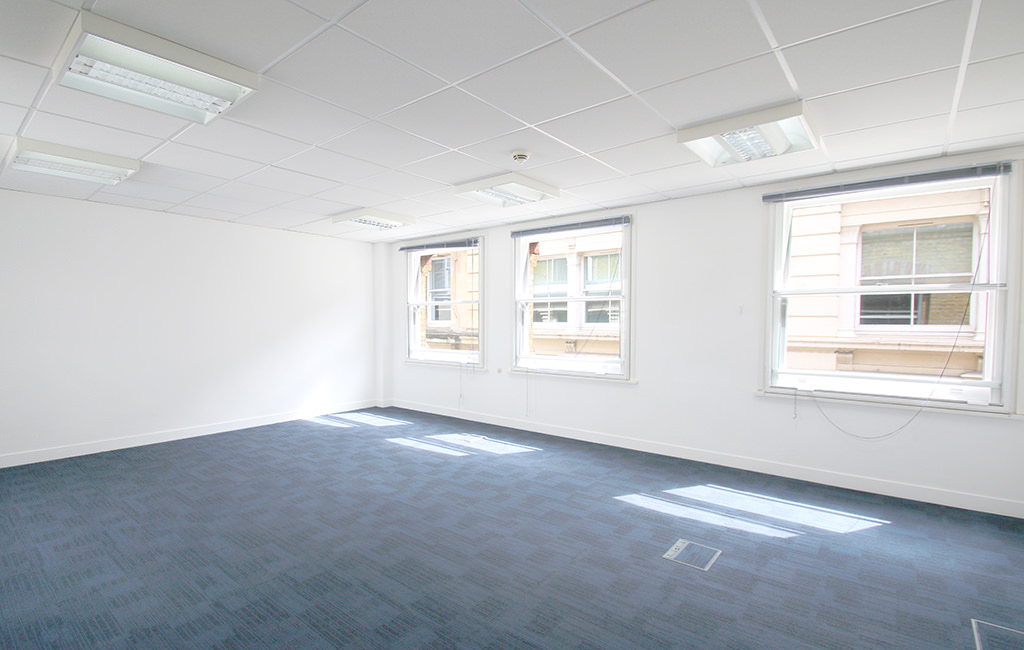 Office To Let in City, EC4M 9BJ (00008884)