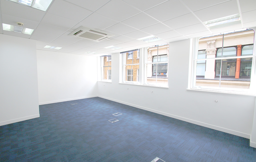 Office To Let in City, EC4M 9BJ (00008884)