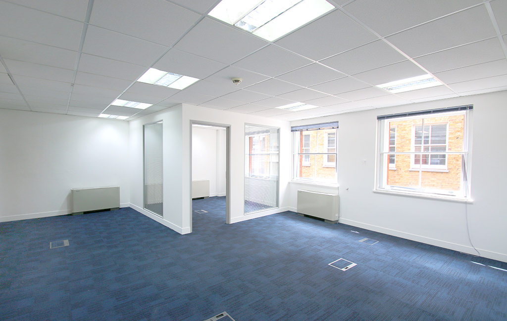 Office To Let in City, EC4M 9BJ (00008884)