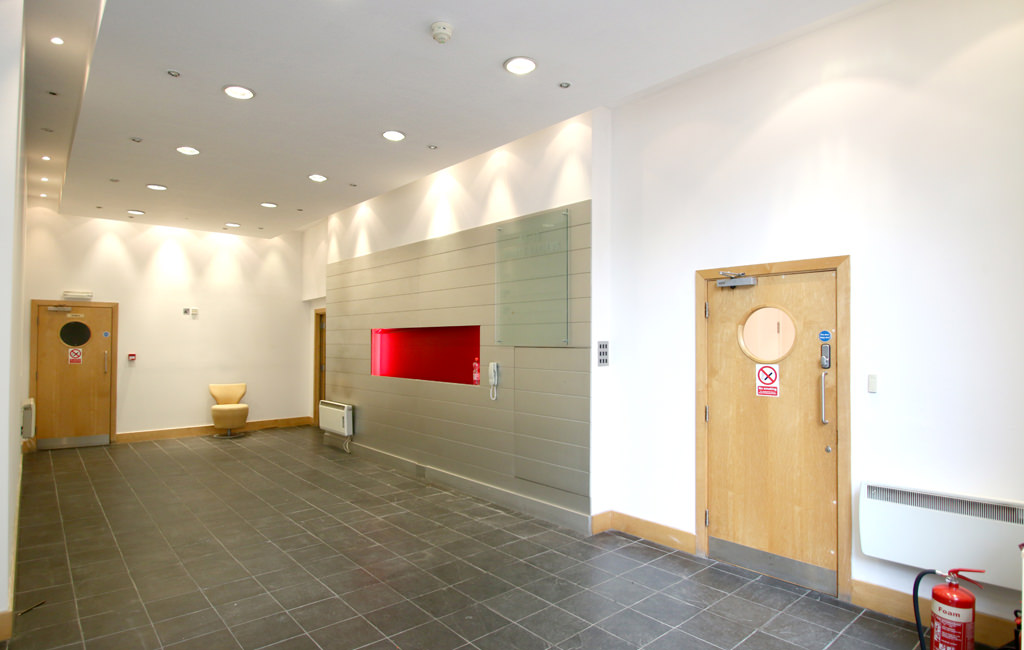 Office To Let in Covent Garden, WC2H 9AB (00077293r)
