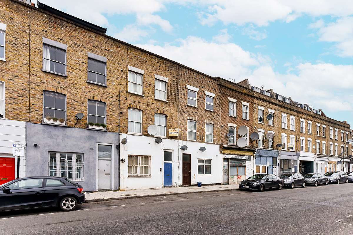 Flat To Rent at 147 Clarence Road, Hackney, E5 8EE (00000408)